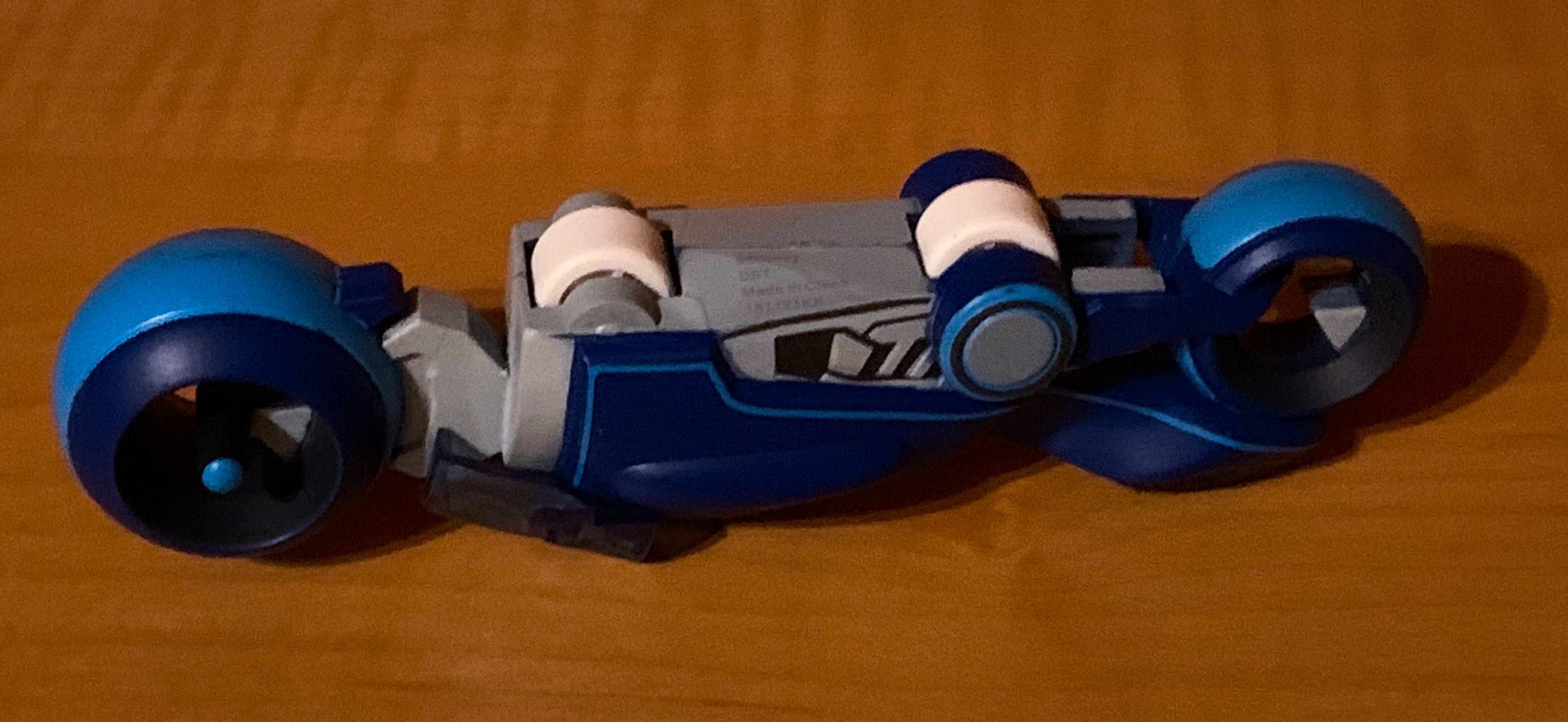 Diamond Select Toys Kingdom Hearts Tron Lightcycle With Sora Minimates ...