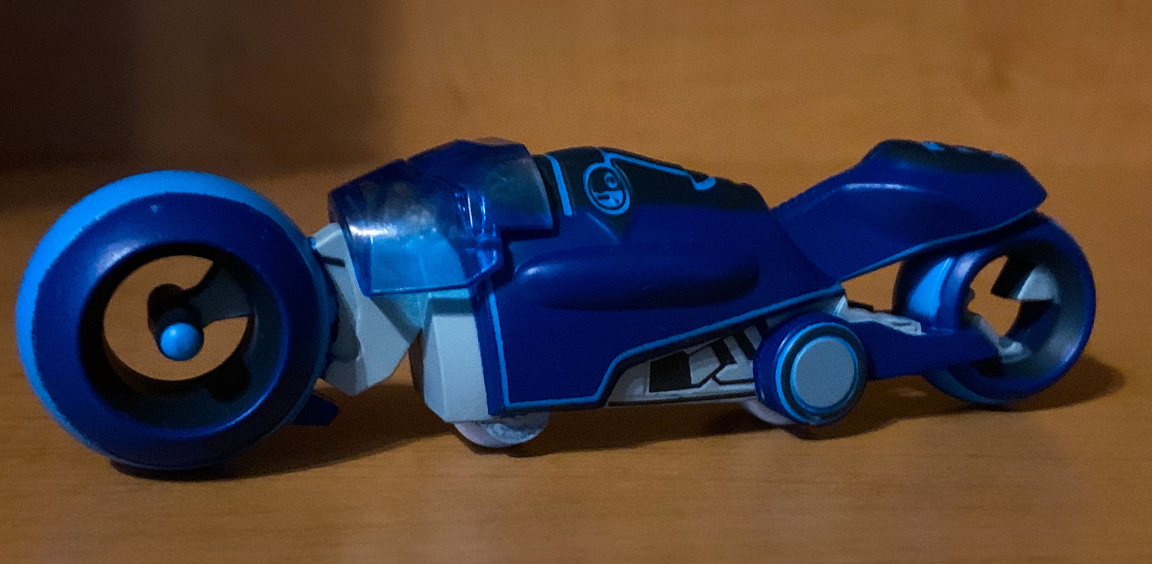 Diamond Select Toys Kingdom Hearts Tron Lightcycle With Sora Minimates ...