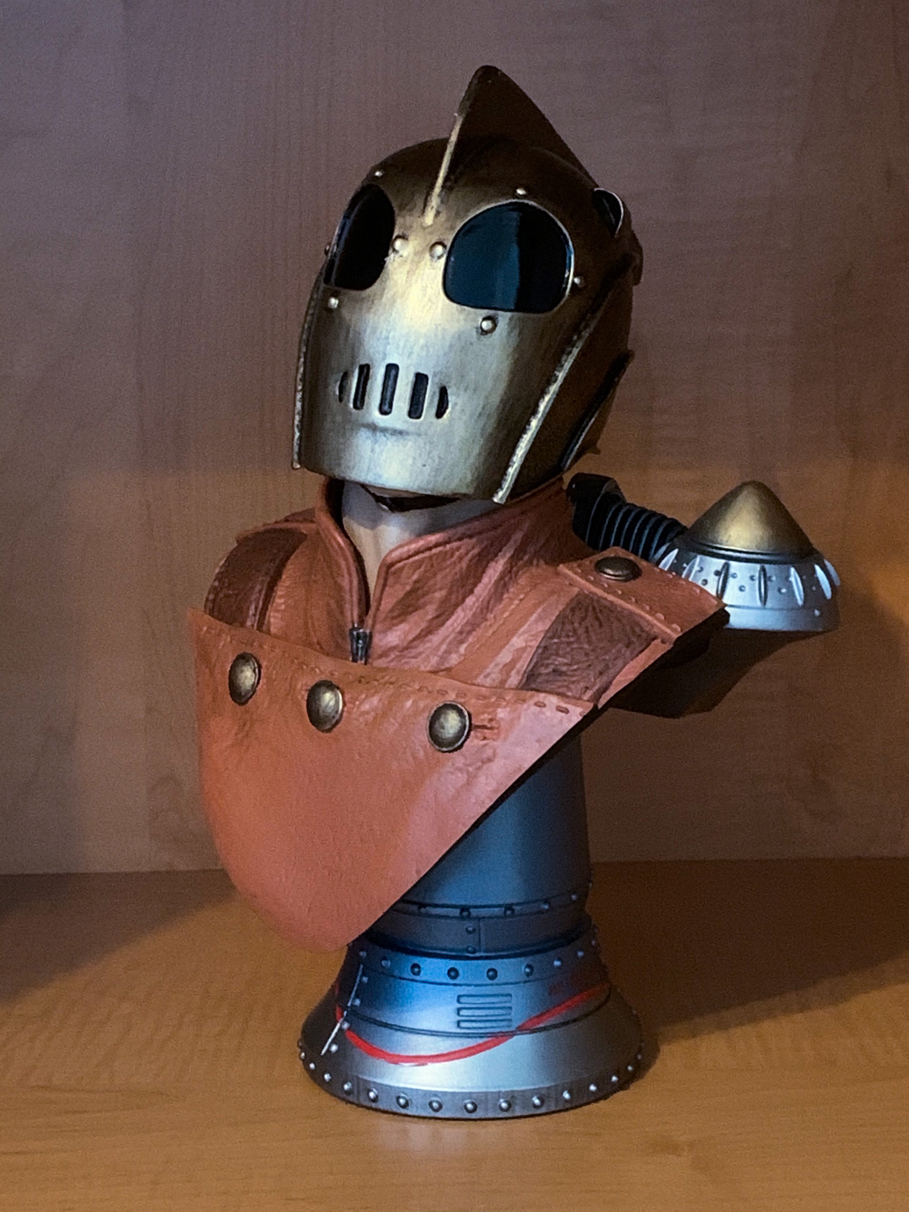 Diamond Select Toys Rocketeer Legends in 3D 1/2 Scale Bust Review ...