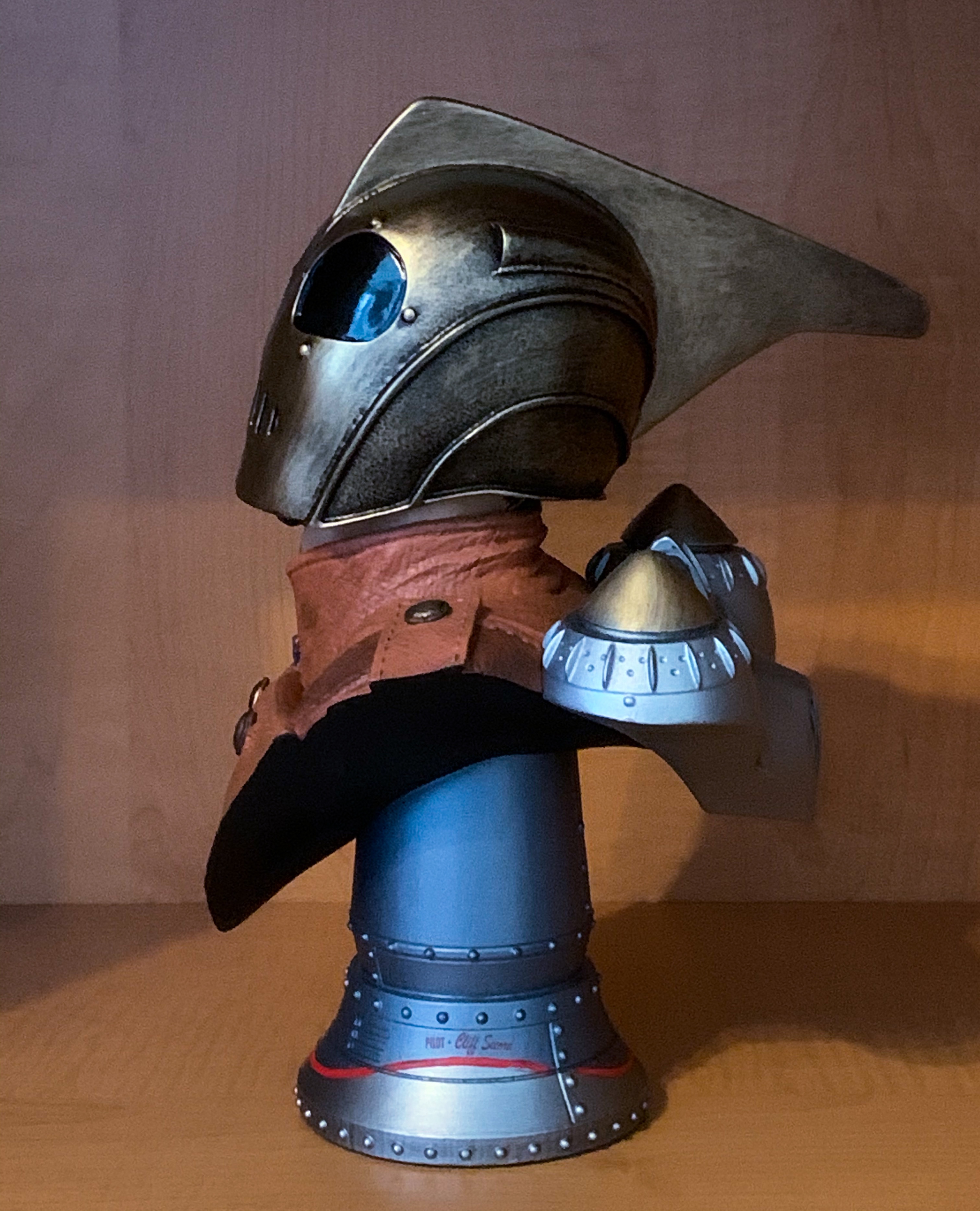 Diamond Select Toys Rocketeer Legends in 3D 1/2 Scale Bust Review ...