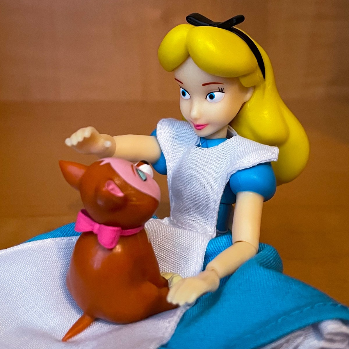 Super7 Disney Ultimates Alice Review – DuckTalks
