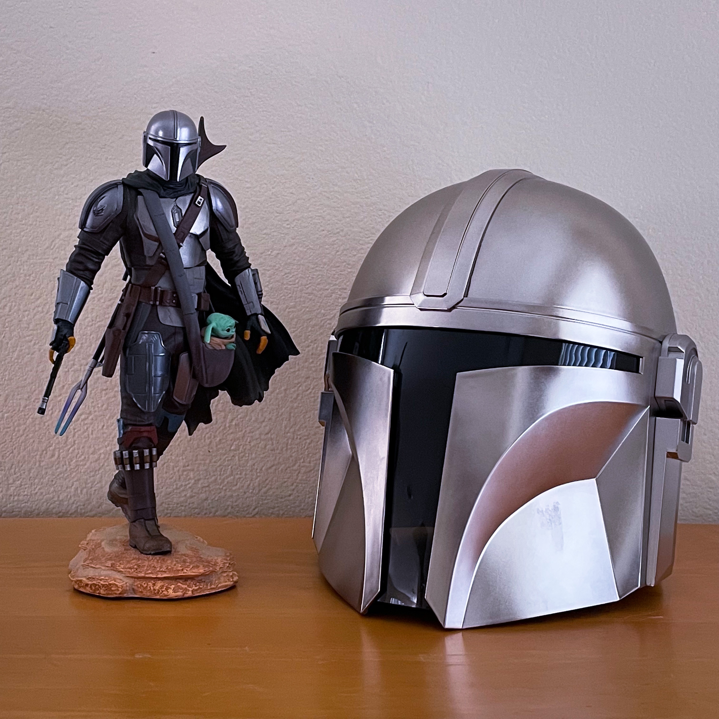 Gentle Giant LTD Star Wars Mandalorian and Grogu Premier Collection ...