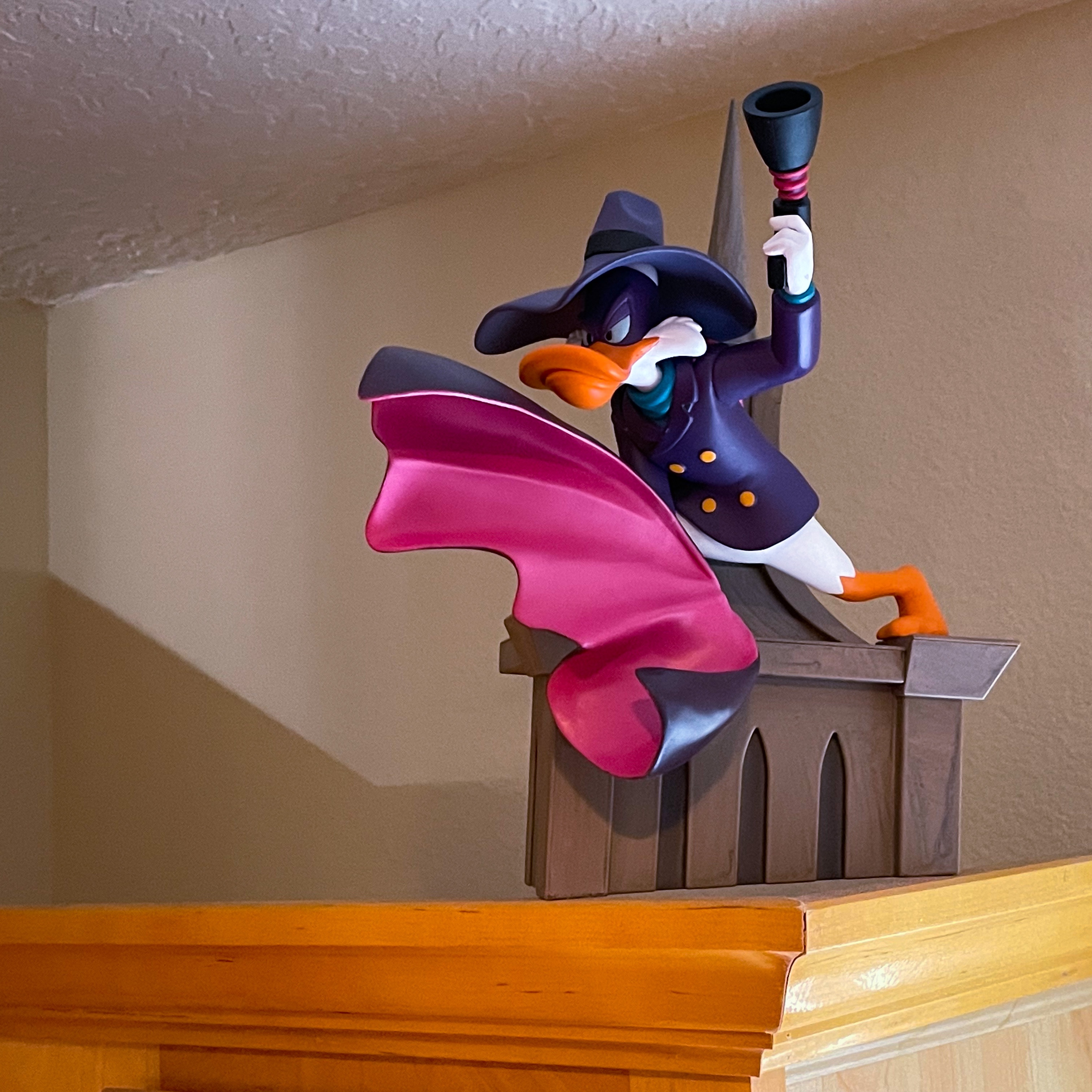 Diamond Select Toys Darkwing Duck PVC Diorama Statue Review – DuckTalks
