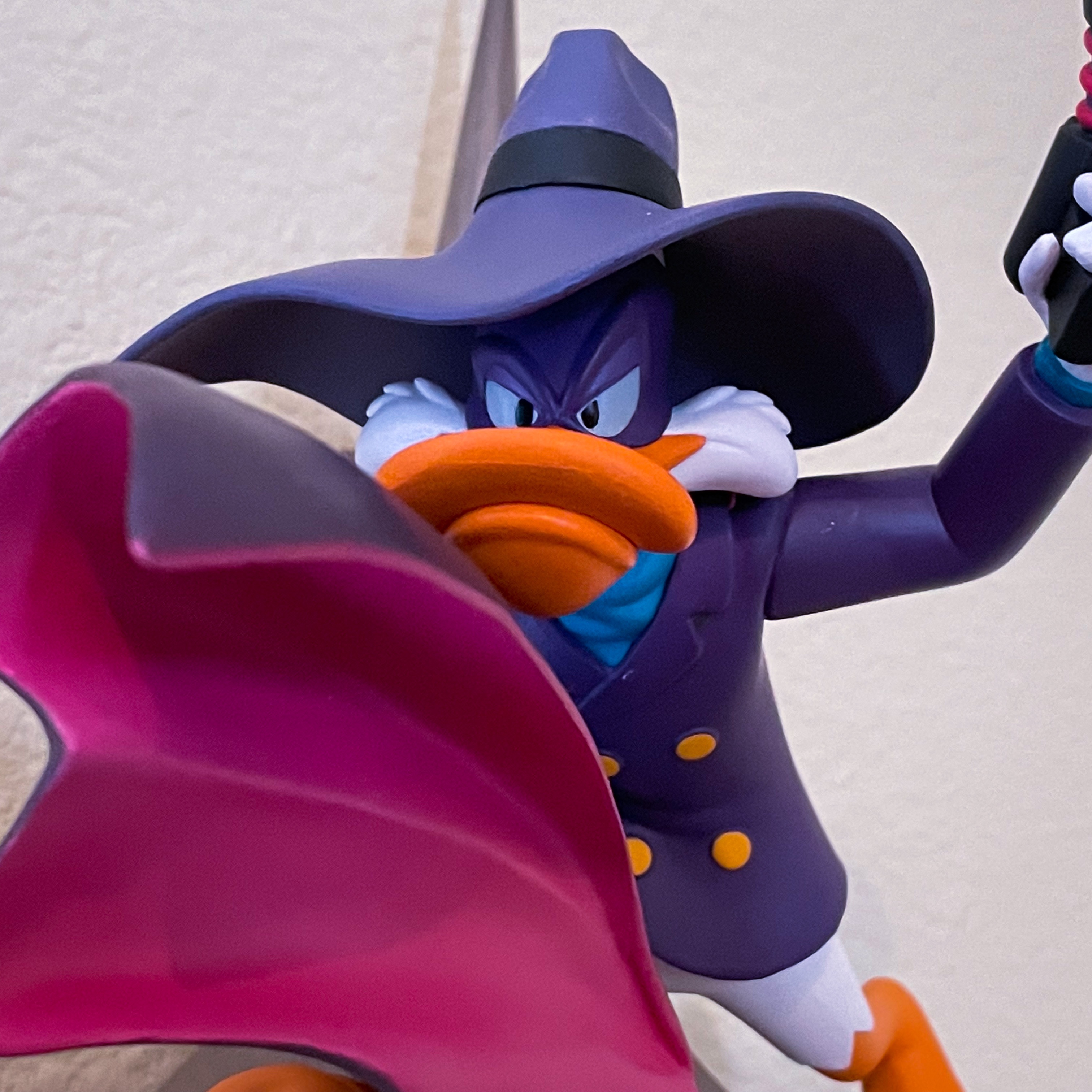 Diamond Select Toys Darkwing Duck PVC Diorama Statue Review – DuckTalks
